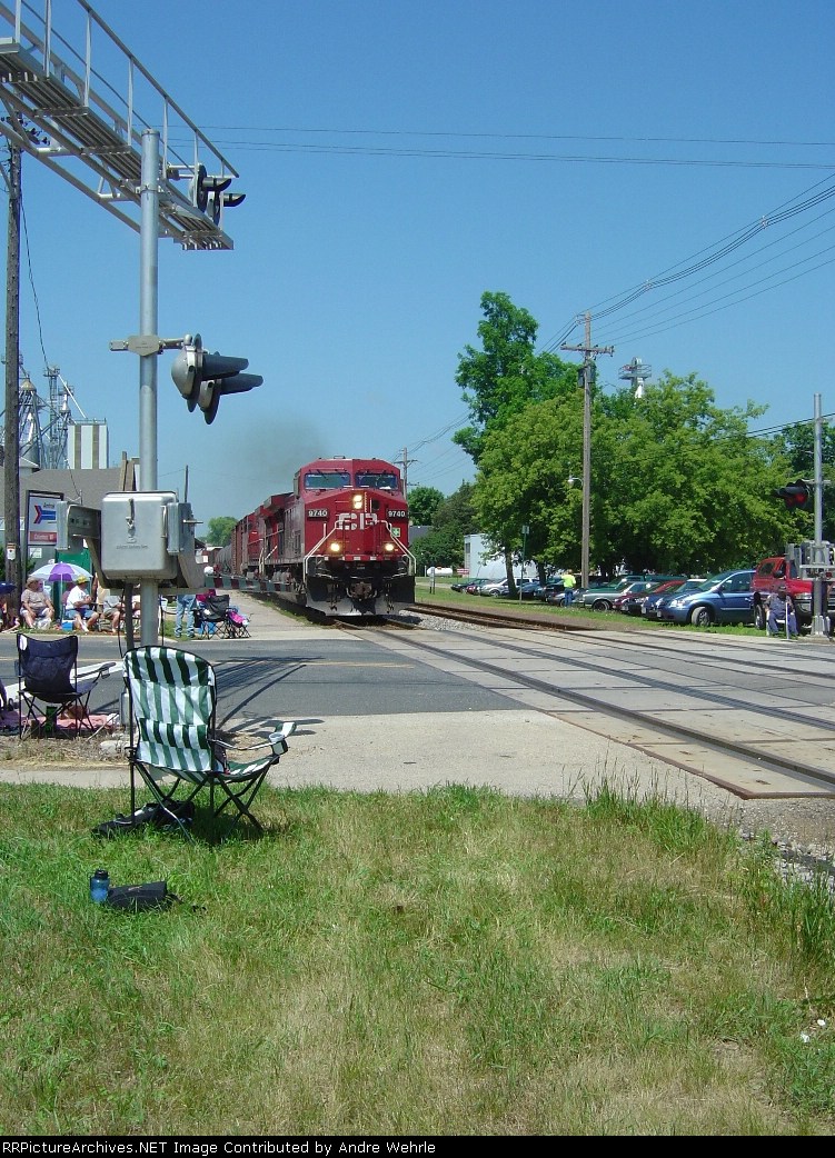 CP 9740 east just before the parade